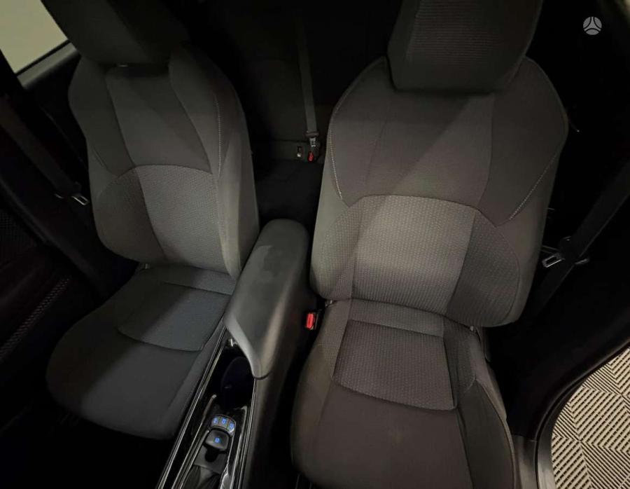 Grey Toyota C-HR 2018 in Marijampole, with an engine capacity of 1.80 L and mileage of 352 thousand km for 11950 €, photo 30 on AUTOMOTO.COM.LV