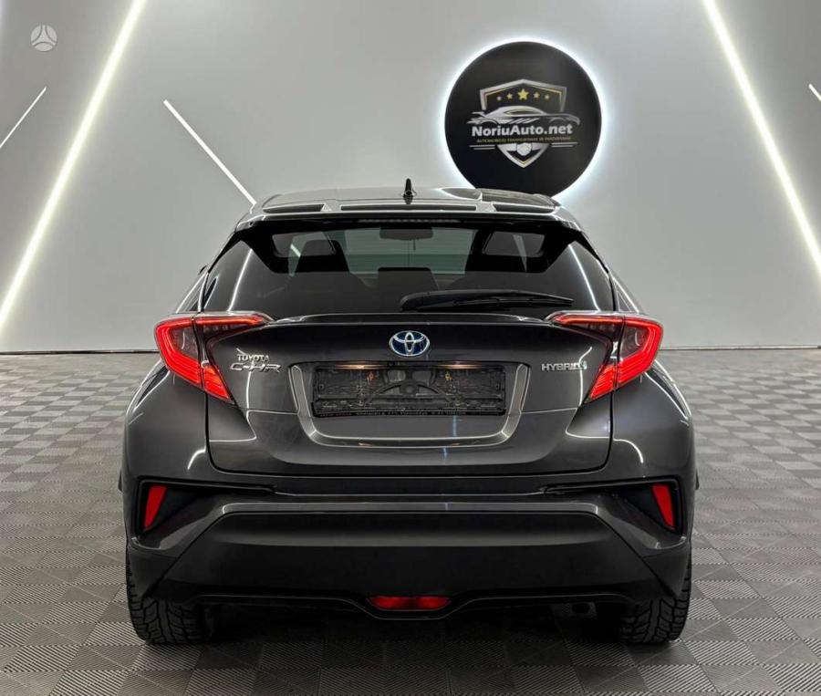 Grey Toyota C-HR 2018 in Marijampole, with an engine capacity of 1.80 L and mileage of 352 thousand km for 11950 €, photo 32 on AUTOMOTO.COM.LV