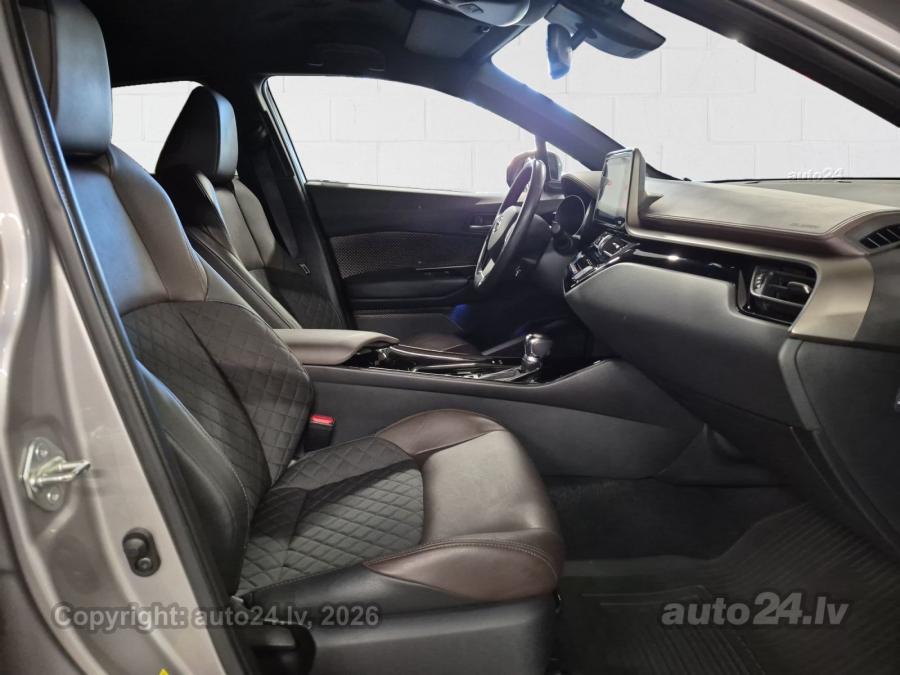 Серый Тойота C-HR 2018 в Таллин, объемом двигателя 1.80 л и пробегом 122 тыс. км за 17490 €, фото 7 на AUTOMOTO.COM.LV