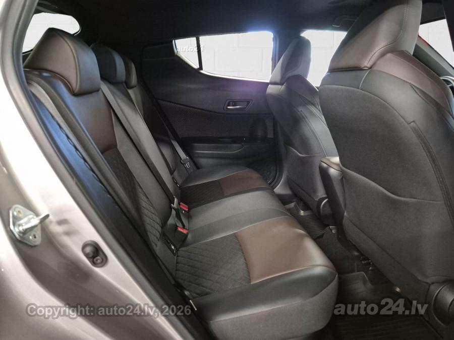 Серый Тойота C-HR 2018 в Таллин, объемом двигателя 1.80 л и пробегом 122 тыс. км за 17490 €, фото 8 на AUTOMOTO.COM.LV