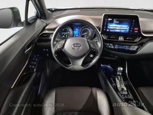 Серый Тойота C-HR 2018 в Таллин, объемом двигателя 1.80 л и пробегом 122 тыс. км за 17490 €, фото 10 на AUTOMOTO.COM.LV