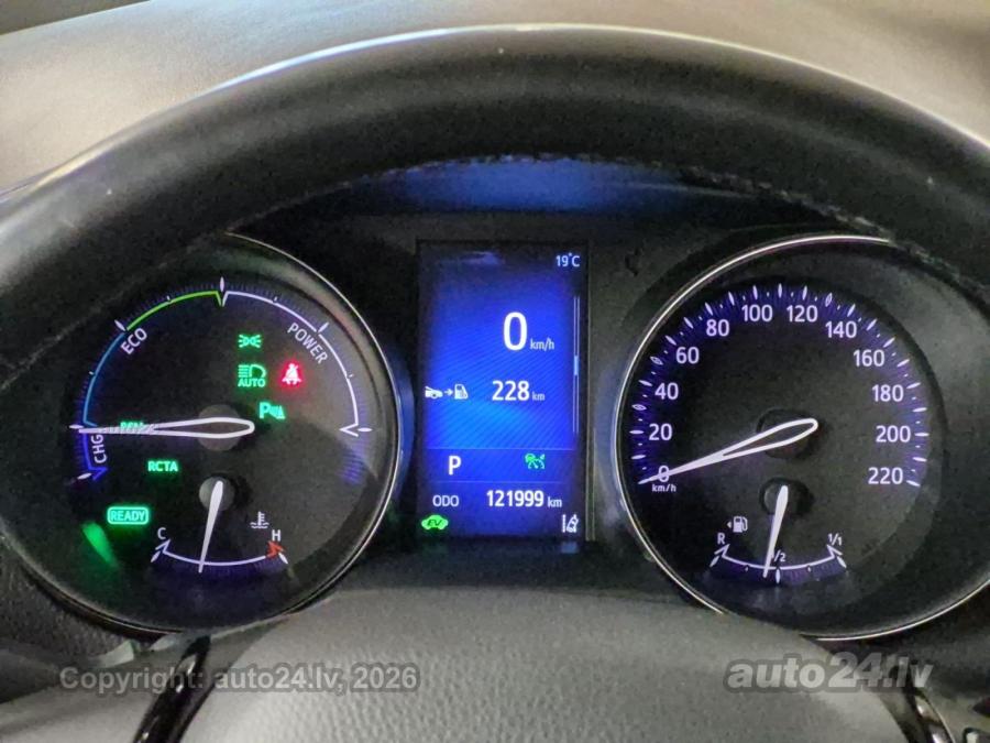 Серый Тойота C-HR 2018 в Таллин, объемом двигателя 1.80 л и пробегом 122 тыс. км за 17490 €, фото 14 на AUTOMOTO.COM.LV