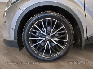 Серый Тойота C-HR 2018 в Таллин, объемом двигателя 1.80 л и пробегом 122 тыс. км за 17490 €, фото 16 на AUTOMOTO.COM.LV