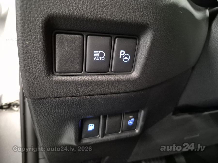 Серый Тойота C-HR 2018 в Таллин, объемом двигателя 1.80 л и пробегом 122 тыс. км за 17490 €, фото 19 на AUTOMOTO.COM.LV