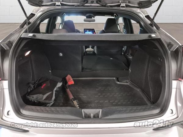 Grey Toyota C-HR 2018 in Tallinn, with an engine capacity of 1.80 L and mileage of 122 thousand km for 17490 €, photo 11 on AUTOMOTO.COM.LV