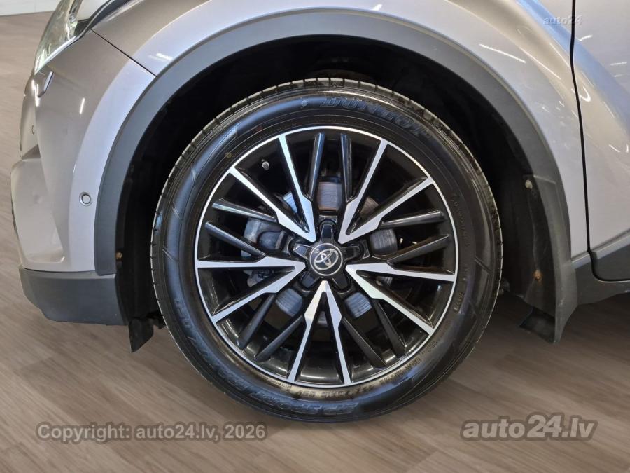 Pelēks Toyota C-HR 2018 Tallina, ar dzinēja tilpumu 1.80 L un nobraukumu 122 tūkst. km par 17490 €, foto 16 vietnē AUTOMOTO.COM.LV