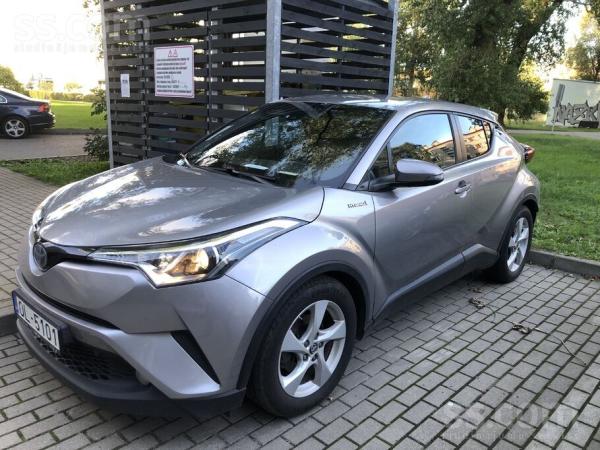 Toyota C-HR 2018 in Liepaja on AUTOMOTO.COM.LV Grey Toyota C-HR 2018 in Liepaja, with an engine capacity of 1.80 L and mileage of 110 thousand km for 15500 €, photo 1 on AUTOMOTO.COM.LV