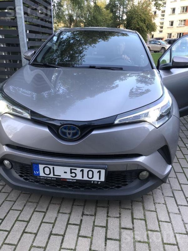 Toyota C-HR 2018 in Liepaja on AUTOMOTO.COM.LV Grey Toyota C-HR 2018 in Liepaja, with an engine capacity of 1.80 L and mileage of 110 thousand km for 15500 €, photo 4 on AUTOMOTO.COM.LV