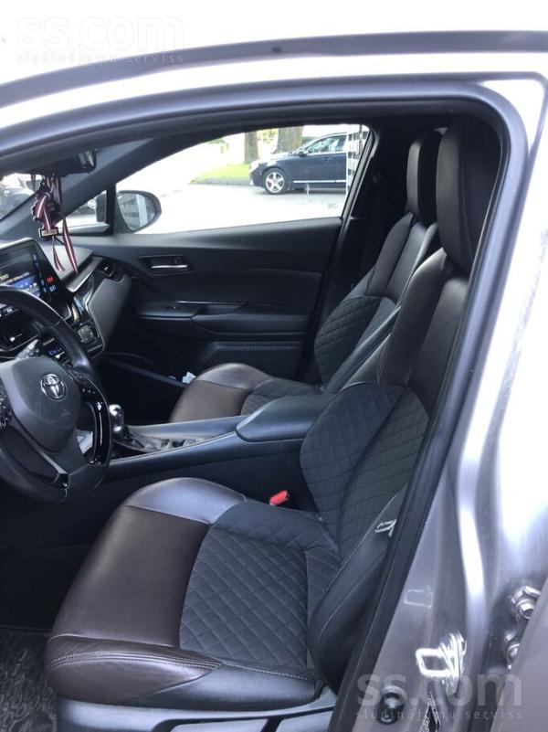 Toyota C-HR 2018 in Liepaja on AUTOMOTO.COM.LV Grey Toyota C-HR 2018 in Liepaja, with an engine capacity of 1.80 L and mileage of 110 thousand km for 15500 €, photo 9 on AUTOMOTO.COM.LV