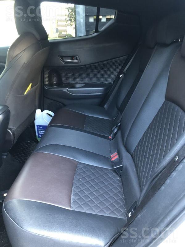 Toyota C-HR 2018 in Liepaja on AUTOMOTO.COM.LV Grey Toyota C-HR 2018 in Liepaja, with an engine capacity of 1.80 L and mileage of 110 thousand km for 15500 €, photo 10 on AUTOMOTO.COM.LV