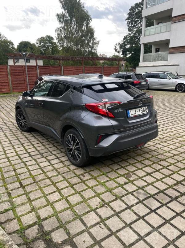 Toyota C-HR 2018 Rīga vietnē Pelēks Toyota C-HR 2018 Rīga, ar dzinēja tilpumu 1.20 L un nobraukumu 47 tūkst. km par 15000 €, foto 3 vietnē AUTOMOTO.COM.LV