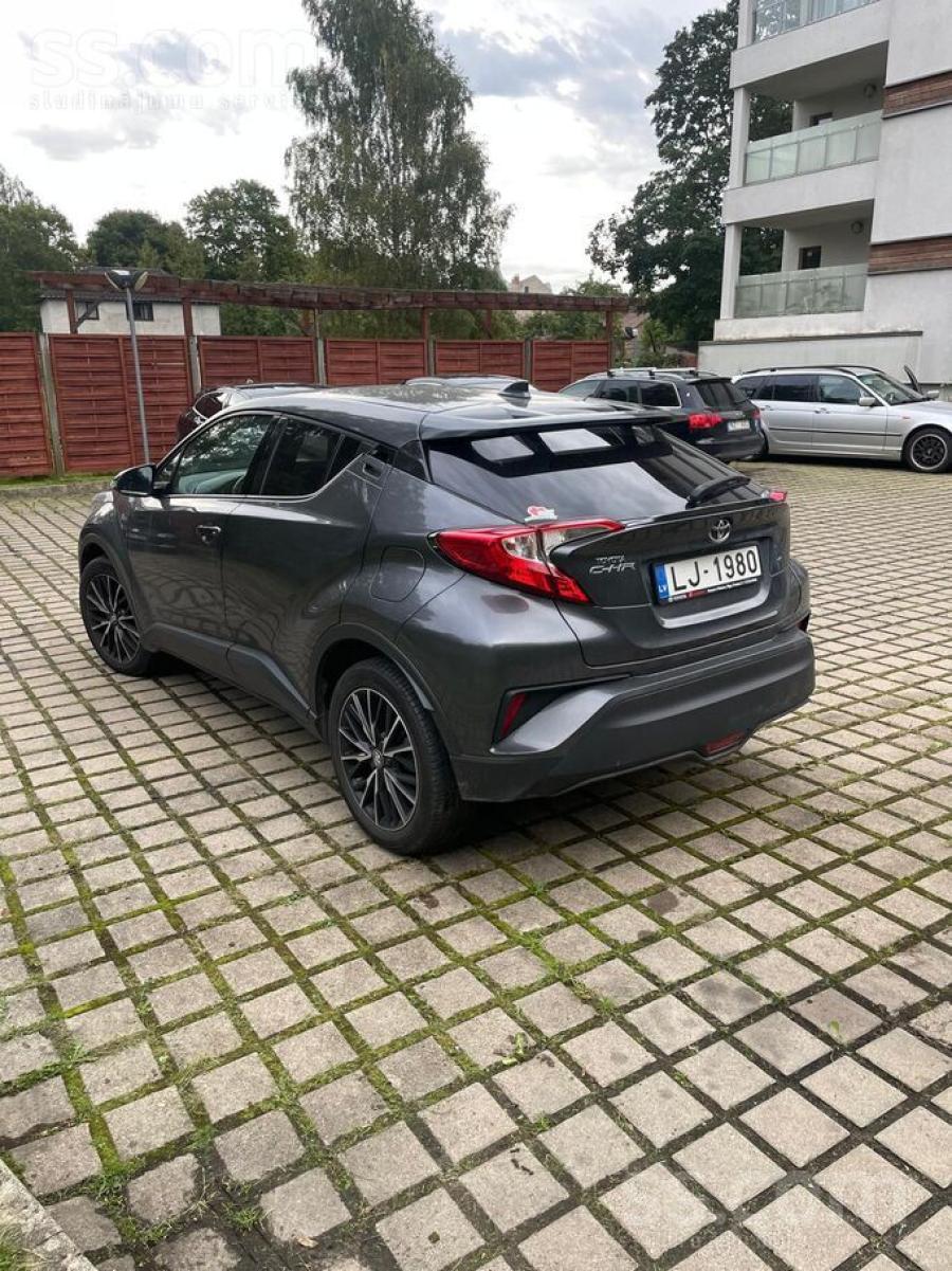 Pelēks Toyota C-HR 2018 Rīga, ar dzinēja tilpumu 1.20 L un nobraukumu 47 tūkst. km par 15000 €, foto 3 vietnē AUTOMOTO.COM.LV