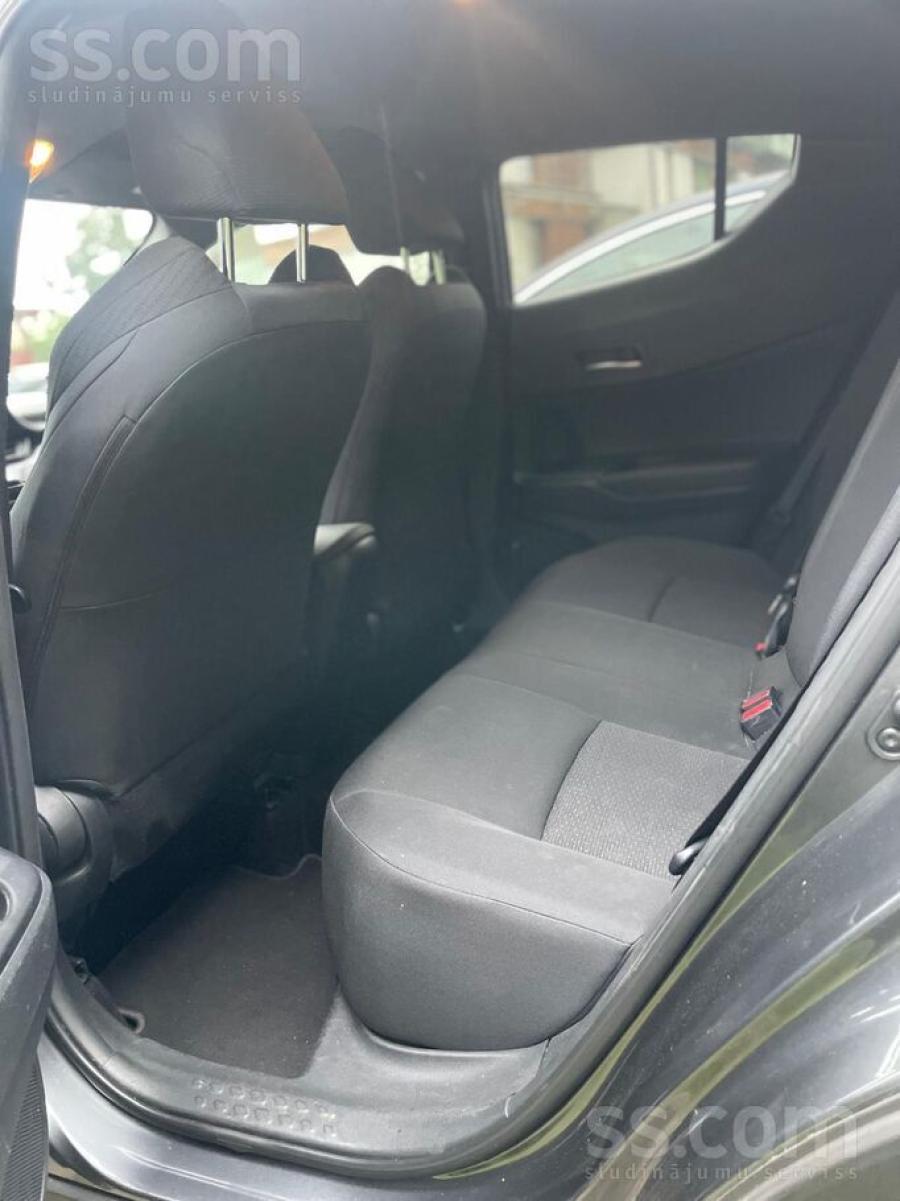 Pelēks Toyota C-HR 2018 Rīga, ar dzinēja tilpumu 1.20 L un nobraukumu 47 tūkst. km par 15000 €, foto 7 vietnē AUTOMOTO.COM.LV