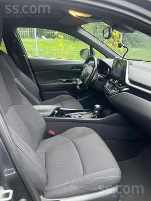 Pelēks Toyota C-HR 2018 Rīga, ar dzinēja tilpumu 1.20 L un nobraukumu 47 tūkst. km par 15000 €, foto 9 vietnē AUTOMOTO.COM.LV
