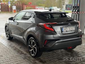 Grey Toyota C-HR 2018 in Riga, with an engine capacity of 1.80 L and mileage of 34 thousand km for 19900 €, photo 9 on AUTOMOTO.COM.LV