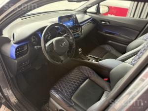 Grey Toyota C-HR 2018 in Riga, with an engine capacity of 1.80 L and mileage of 34 thousand km for 19900 €, photo 10 on AUTOMOTO.COM.LV