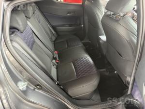 Grey Toyota C-HR 2018 in Riga, with an engine capacity of 1.80 L and mileage of 34 thousand km for 19900 €, photo 13 on AUTOMOTO.COM.LV