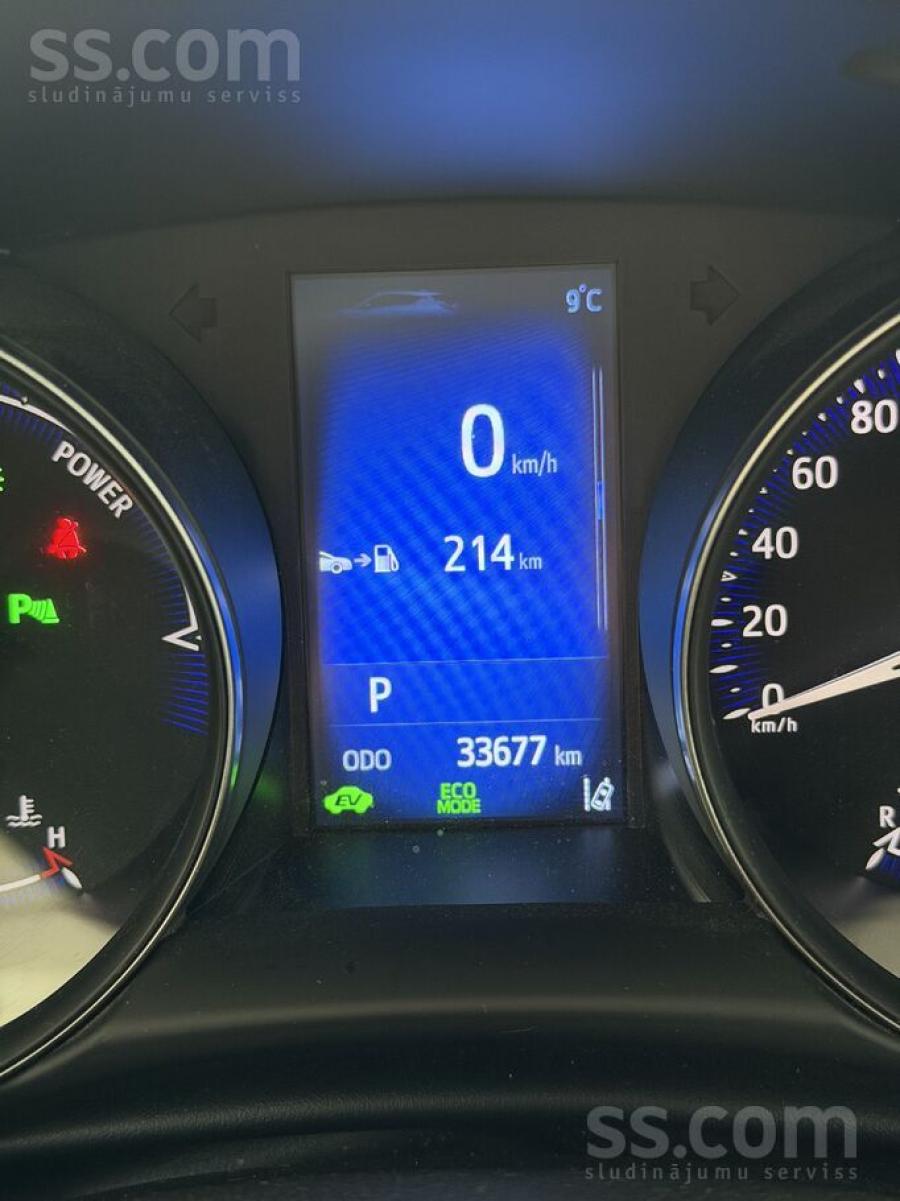 Grey Toyota C-HR 2018 in Riga, with an engine capacity of 1.80 L and mileage of 34 thousand km for 19900 €, photo 14 on AUTOMOTO.COM.LV