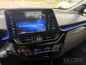 Grey Toyota C-HR 2018 in Riga, with an engine capacity of 1.80 L and mileage of 34 thousand km for 19900 €, photo 15 on AUTOMOTO.COM.LV