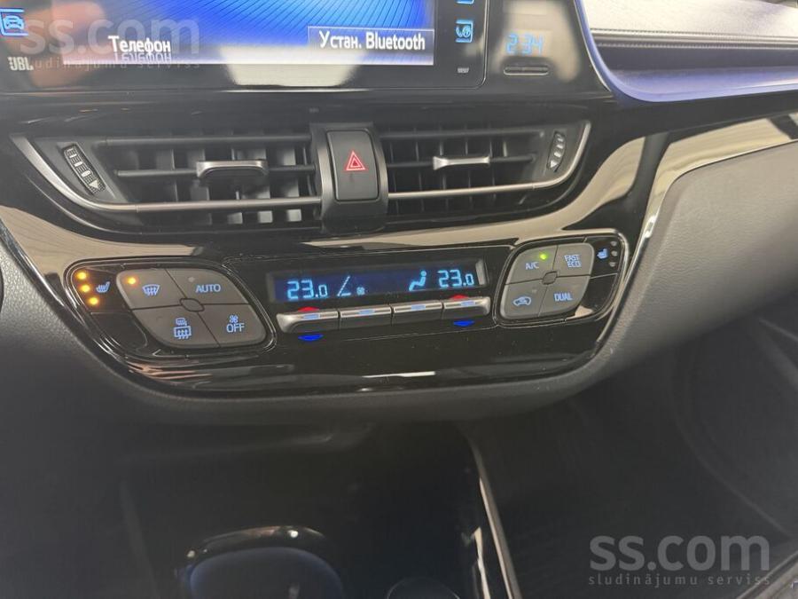 Grey Toyota C-HR 2018 in Riga, with an engine capacity of 1.80 L and mileage of 34 thousand km for 19900 €, photo 16 on AUTOMOTO.COM.LV
