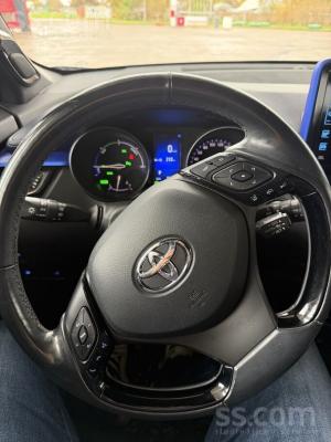 Grey Toyota C-HR 2018 in Riga, with an engine capacity of 1.80 L and mileage of 34 thousand km for 19900 €, photo 17 on AUTOMOTO.COM.LV