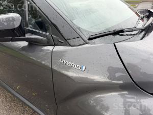 Grey Toyota C-HR 2018 in Riga, with an engine capacity of 1.80 L and mileage of 34 thousand km for 19900 €, photo 20 on AUTOMOTO.COM.LV