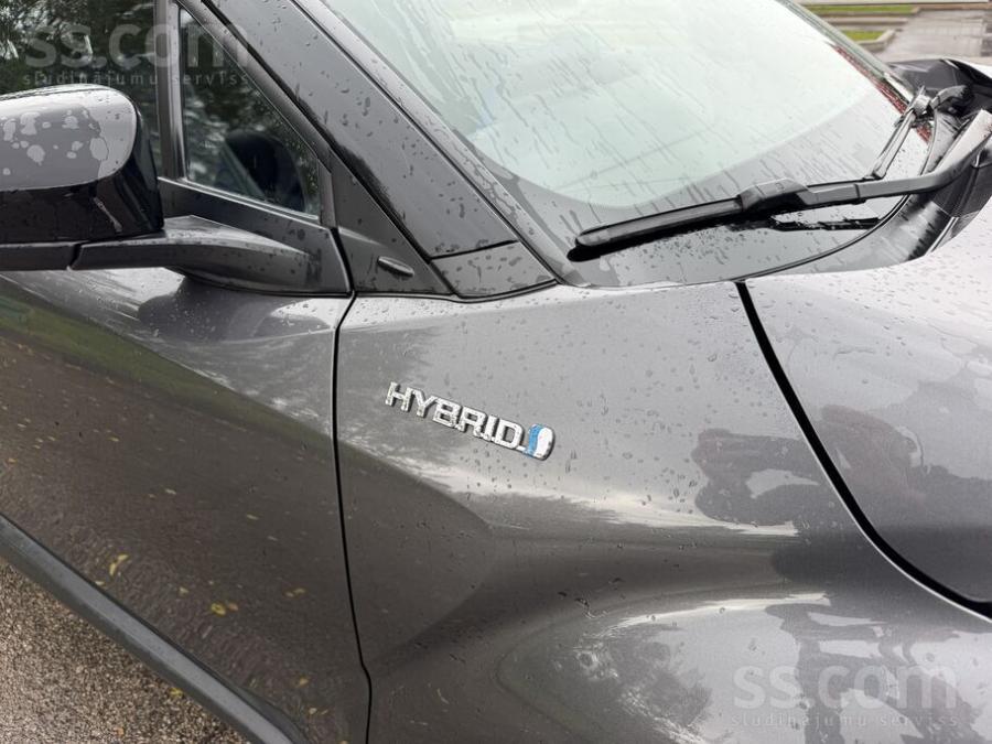 Grey Toyota C-HR 2018 in Riga, with an engine capacity of 1.80 L and mileage of 34 thousand km for 19900 €, photo 20 on AUTOMOTO.COM.LV
