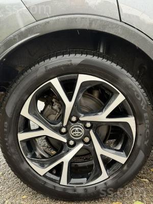 Grey Toyota C-HR 2018 in Riga, with an engine capacity of 1.80 L and mileage of 34 thousand km for 19900 €, photo 21 on AUTOMOTO.COM.LV