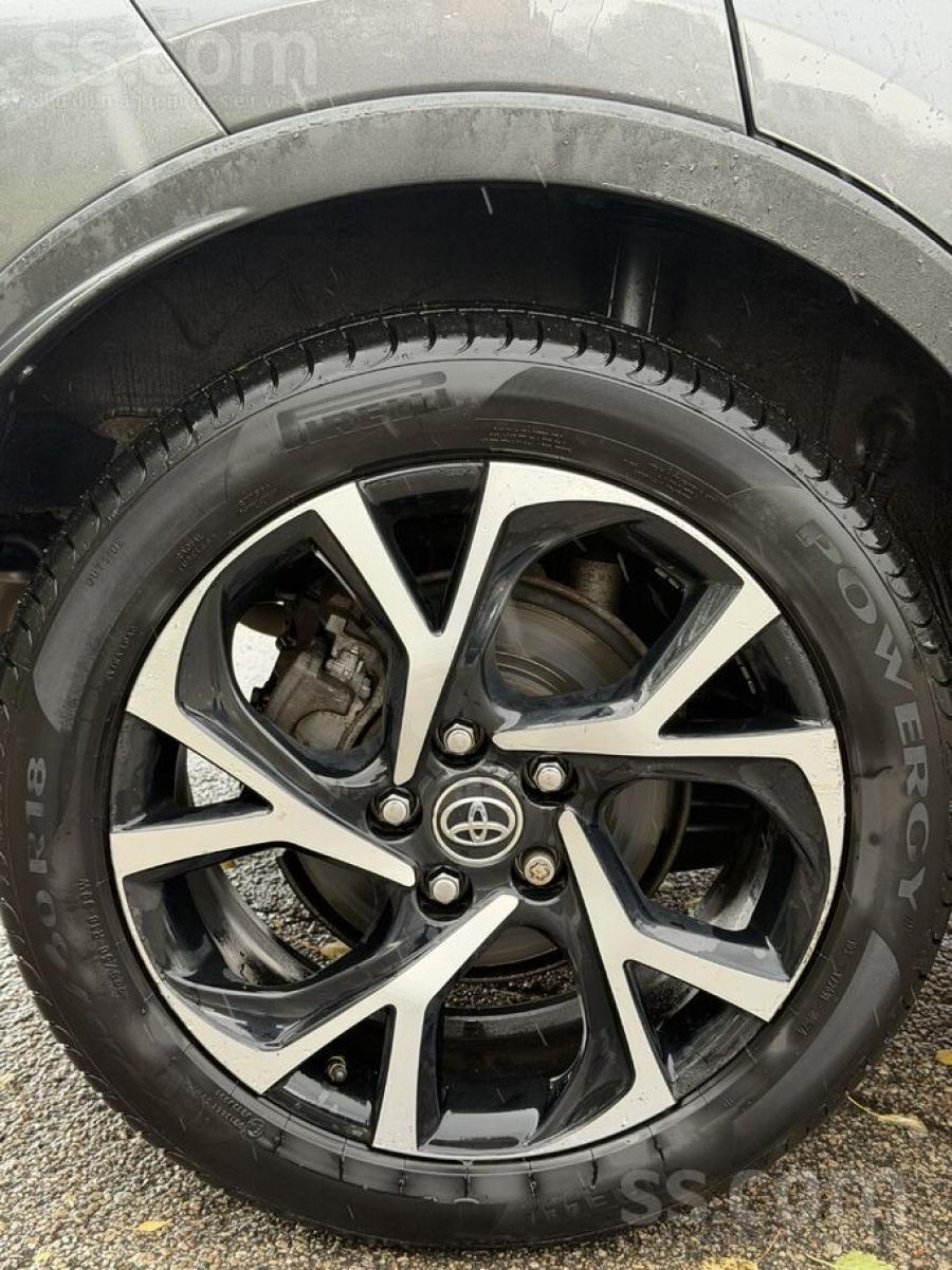 Grey Toyota C-HR 2018 in Riga, with an engine capacity of 1.80 L and mileage of 34 thousand km for 19900 €, photo 21 on AUTOMOTO.COM.LV
