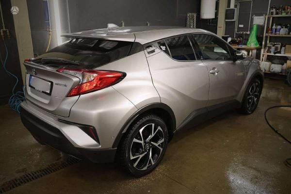 Grey Toyota C-HR 2019 in Vilnius, with an engine capacity of 1.80 L and mileage of 104 thousand km for 18200 €, photo 5 on AUTOMOTO.COM.LV