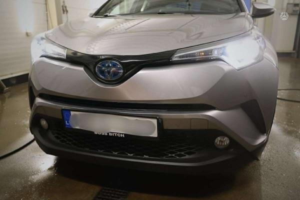 Grey Toyota C-HR 2019 in Vilnius, with an engine capacity of 1.80 L and mileage of 104 thousand km for 18200 €, photo 6 on AUTOMOTO.COM.LV