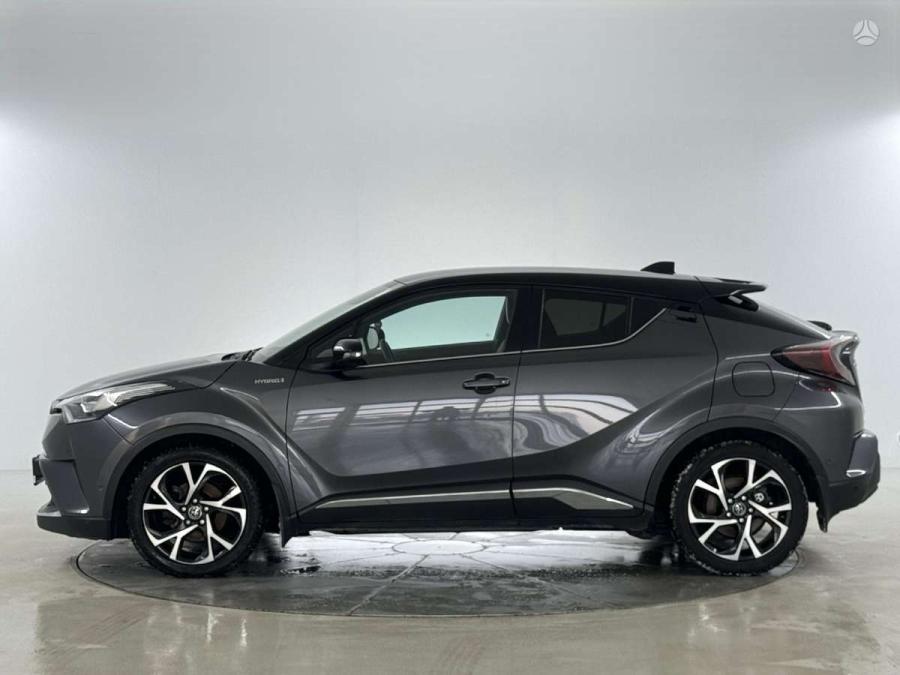 Grey Toyota C-HR 2019 in Vilnius, with an engine capacity of 1.80 L and mileage of 149 thousand km for 18900 €, photo 3 on AUTOMOTO.COM.LV
