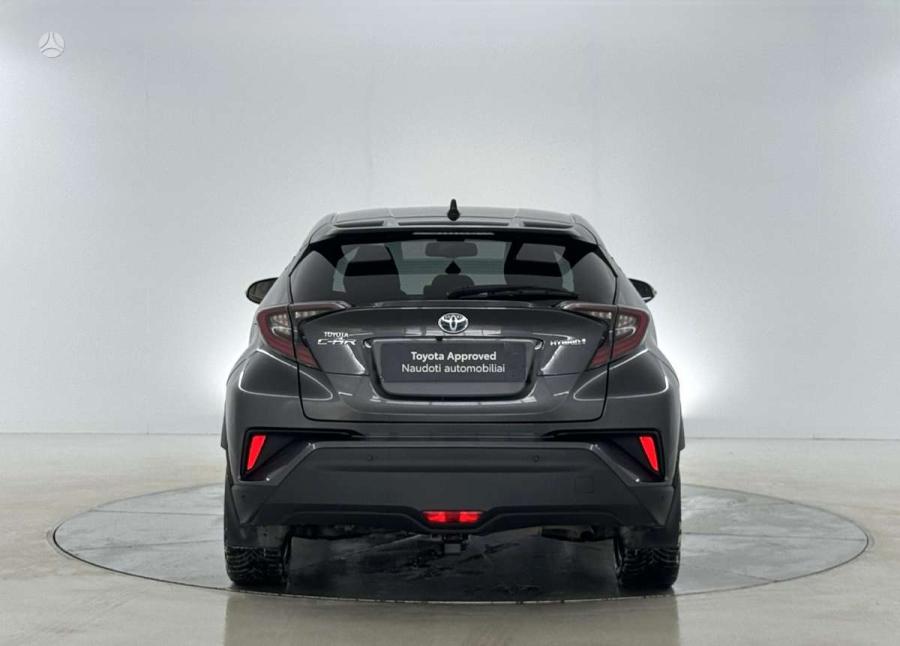 Grey Toyota C-HR 2019 in Vilnius, with an engine capacity of 1.80 L and mileage of 149 thousand km for 18900 €, photo 4 on AUTOMOTO.COM.LV
