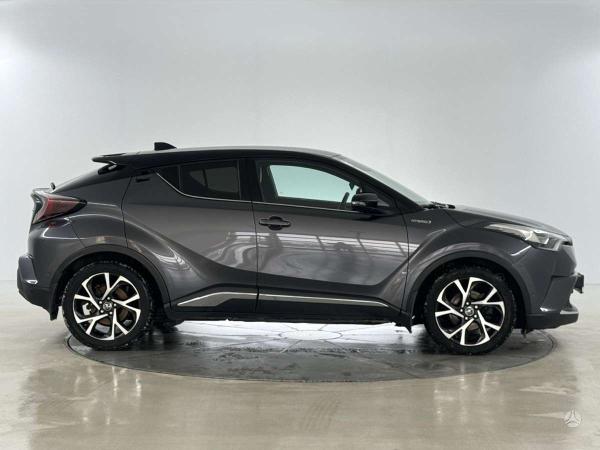 Grey Toyota C-HR 2019 in Vilnius, with an engine capacity of 1.80 L and mileage of 149 thousand km for 18900 €, photo 6 on AUTOMOTO.COM.LV