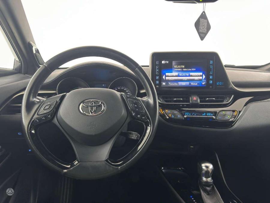 Grey Toyota C-HR 2019 in Vilnius, with an engine capacity of 1.80 L and mileage of 149 thousand km for 18900 €, photo 12 on AUTOMOTO.COM.LV