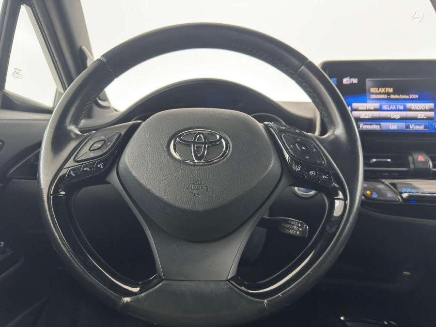 Grey Toyota C-HR 2019 in Vilnius, with an engine capacity of 1.80 L and mileage of 149 thousand km for 18900 €, photo 14 on AUTOMOTO.COM.LV