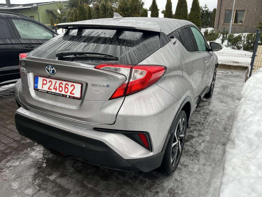 Pelēks Toyota C-HR 2019 Kauņa, ar dzinēja tilpumu 1.80 L un nobraukumu 136 tūkst. km par 12650 €, foto 4 vietnē AUTOMOTO.COM.LV