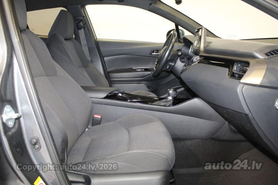 Pelēks Toyota C-HR 2019 Tallina, ar dzinēja tilpumu 1.80 L un nobraukumu 131 tūkst. km par 18290 €, foto 7 vietnē AUTOMOTO.COM.LV