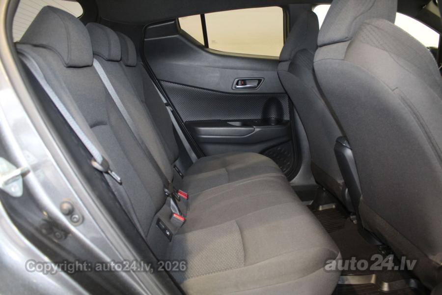 Pelēks Toyota C-HR 2019 Tallina, ar dzinēja tilpumu 1.80 L un nobraukumu 131 tūkst. km par 18290 €, foto 8 vietnē AUTOMOTO.COM.LV