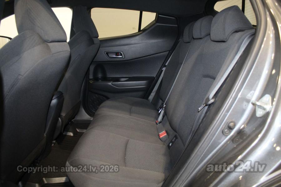 Pelēks Toyota C-HR 2019 Tallina, ar dzinēja tilpumu 1.80 L un nobraukumu 131 tūkst. km par 18290 €, foto 18 vietnē AUTOMOTO.COM.LV
