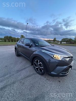Pelēks Toyota C-HR 2019 Rēzekne, ar dzinēja tilpumu 1.80 L un nobraukumu 135 tūkst. km par 17000 €, foto  vietnē AUTOMOTO.COM.LV