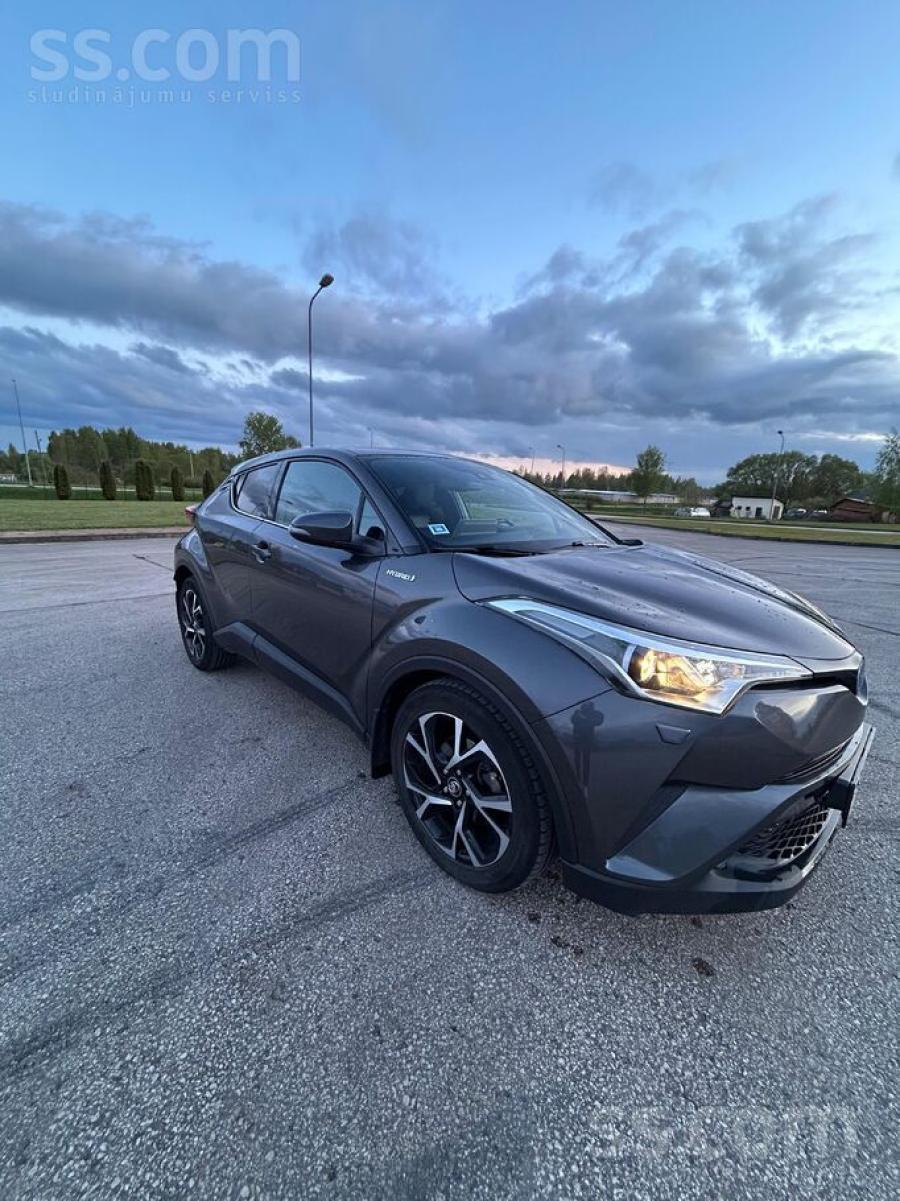 Pelēks Toyota C-HR 2019 Rēzekne, ar dzinēja tilpumu 1.80 L un nobraukumu 135 tūkst. km par 17000 €, foto 1 vietnē AUTOMOTO.COM.LV