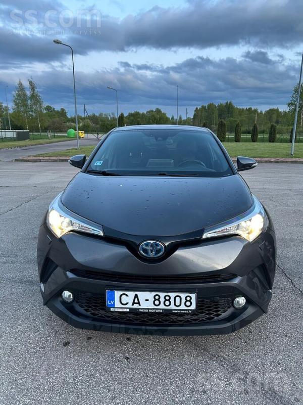 Grey Toyota C-HR 2019 in Rezekne, with an engine capacity of 1.80 L and mileage of 135 thousand km for 17000 €, photo 2 on AUTOMOTO.COM.LV