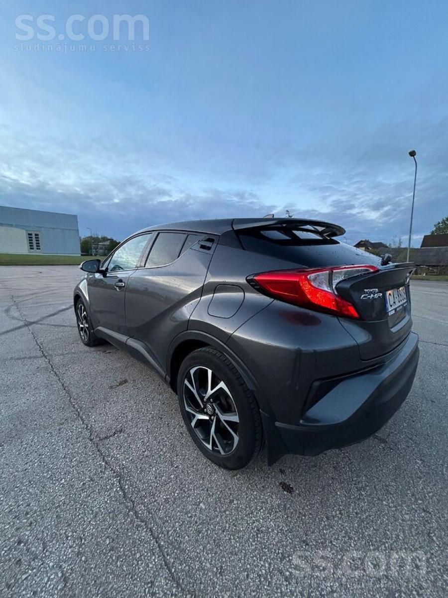 Pelēks Toyota C-HR 2019 Rēzekne, ar dzinēja tilpumu 1.80 L un nobraukumu 135 tūkst. km par 17000 €, foto 4 vietnē AUTOMOTO.COM.LV