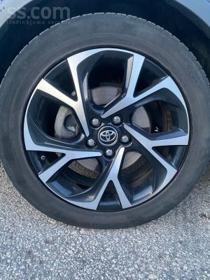 Pelēks Toyota C-HR 2019 Rēzekne, ar dzinēja tilpumu 1.80 L un nobraukumu 135 tūkst. km par 17000 €, foto 8 vietnē AUTOMOTO.COM.LV