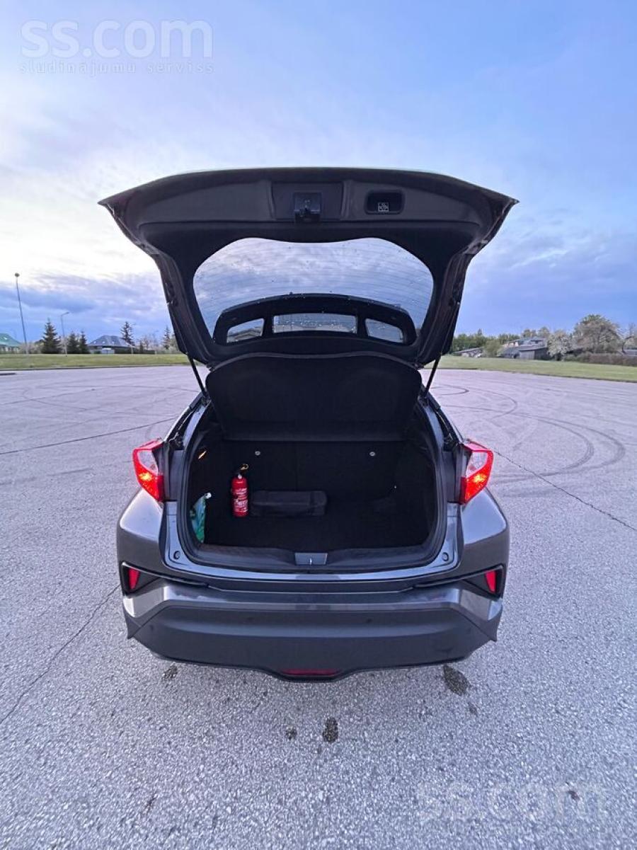 Pelēks Toyota C-HR 2019 Rēzekne, ar dzinēja tilpumu 1.80 L un nobraukumu 135 tūkst. km par 17000 €, foto 9 vietnē AUTOMOTO.COM.LV