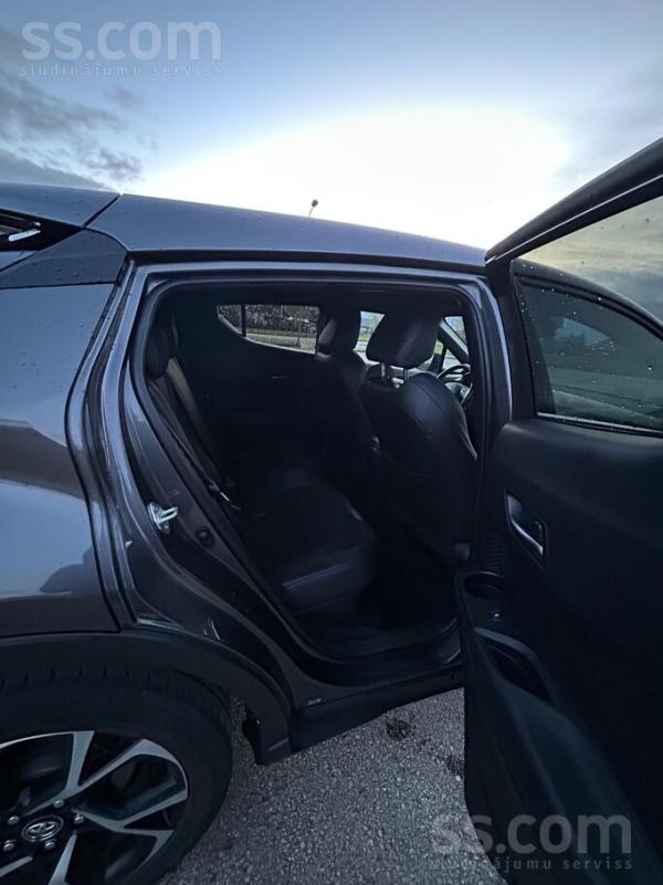 Grey Toyota C-HR 2019 in Rezekne, with an engine capacity of 1.80 L and mileage of 135 thousand km for 17000 €, photo 9 on AUTOMOTO.COM.LV