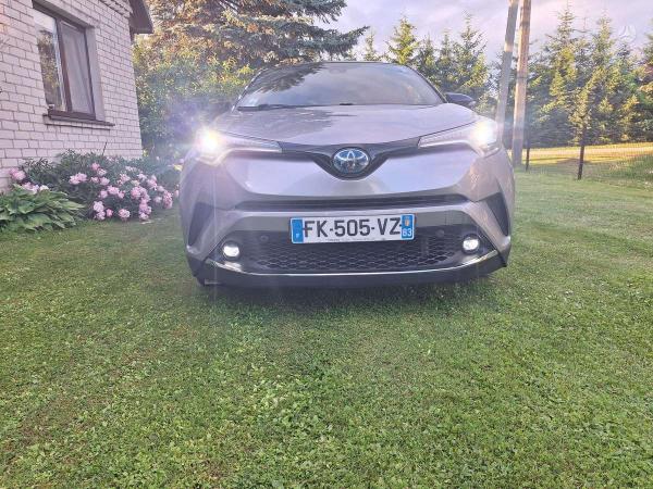 Серый Тойота C-HR 2019 в Аникщяй, объемом двигателя 1.80 л и пробегом 115 тыс. км за 15799 €, фото 1 на AUTOMOTO.COM.LV