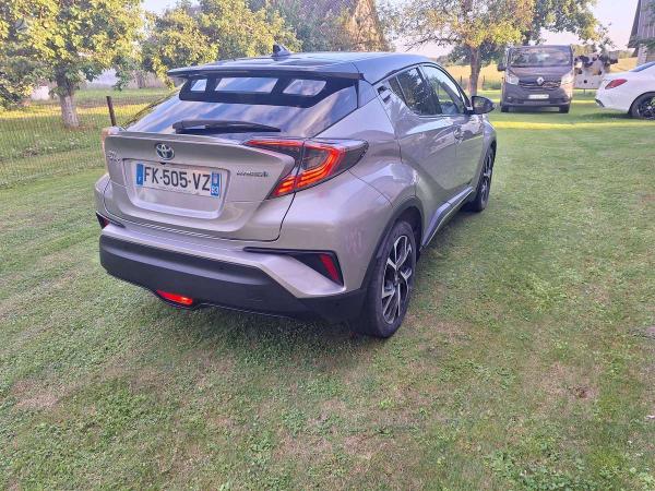 Серый Тойота C-HR 2019 в Аникщяй, объемом двигателя 1.80 л и пробегом 115 тыс. км за 15799 €, фото 2 на AUTOMOTO.COM.LV