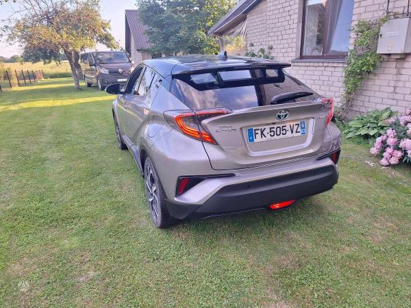 Серый Тойота C-HR 2019 в Аникщяй, объемом двигателя 1.80 л и пробегом 115 тыс. км за 15799 €, фото 3 на AUTOMOTO.COM.LV